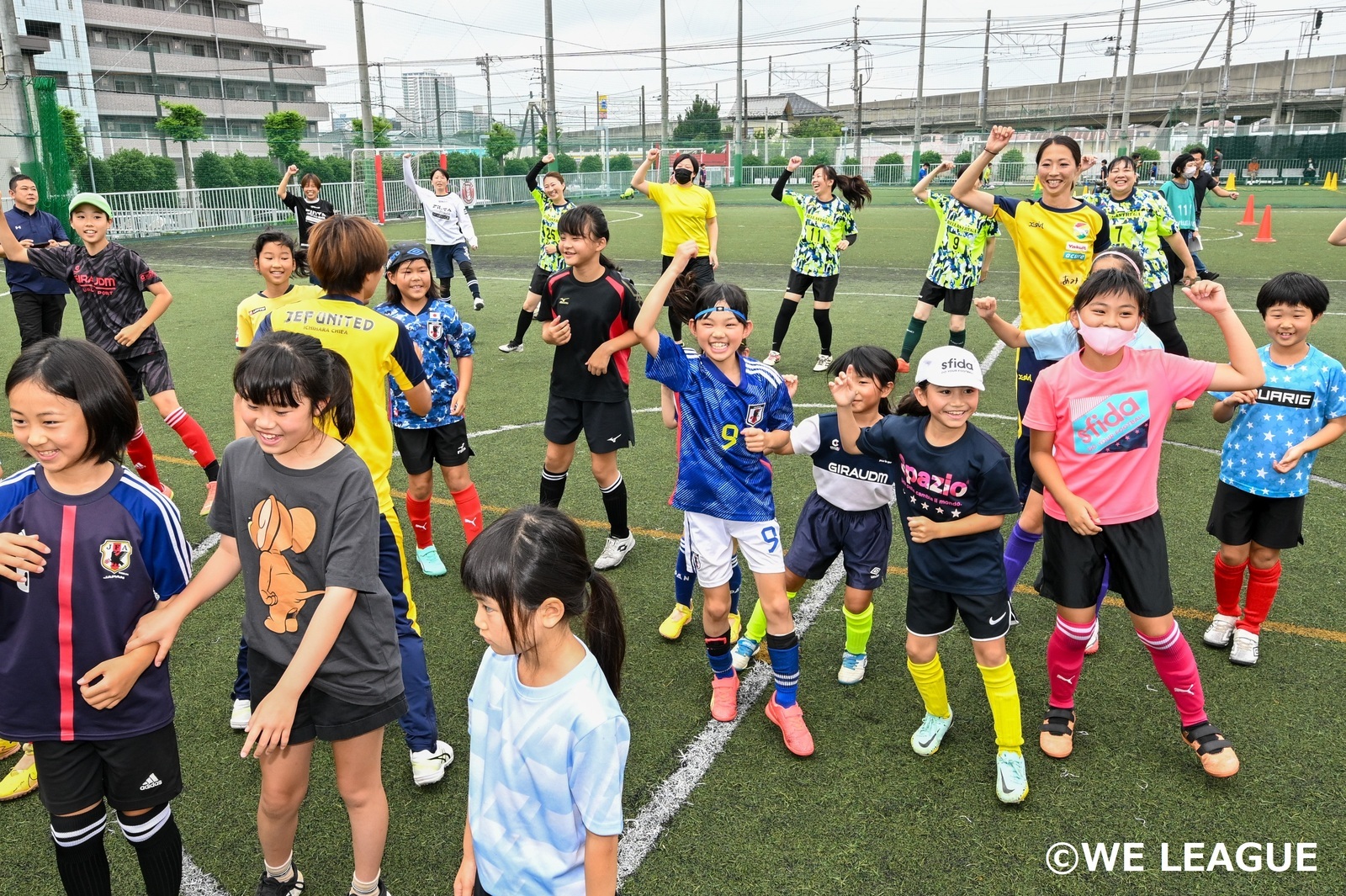 WE ACTION DAY 千葉Lが幅広い年代の女性とサッカー教室で笑顔の交流 | WEリーグ | Women Empowerment League
